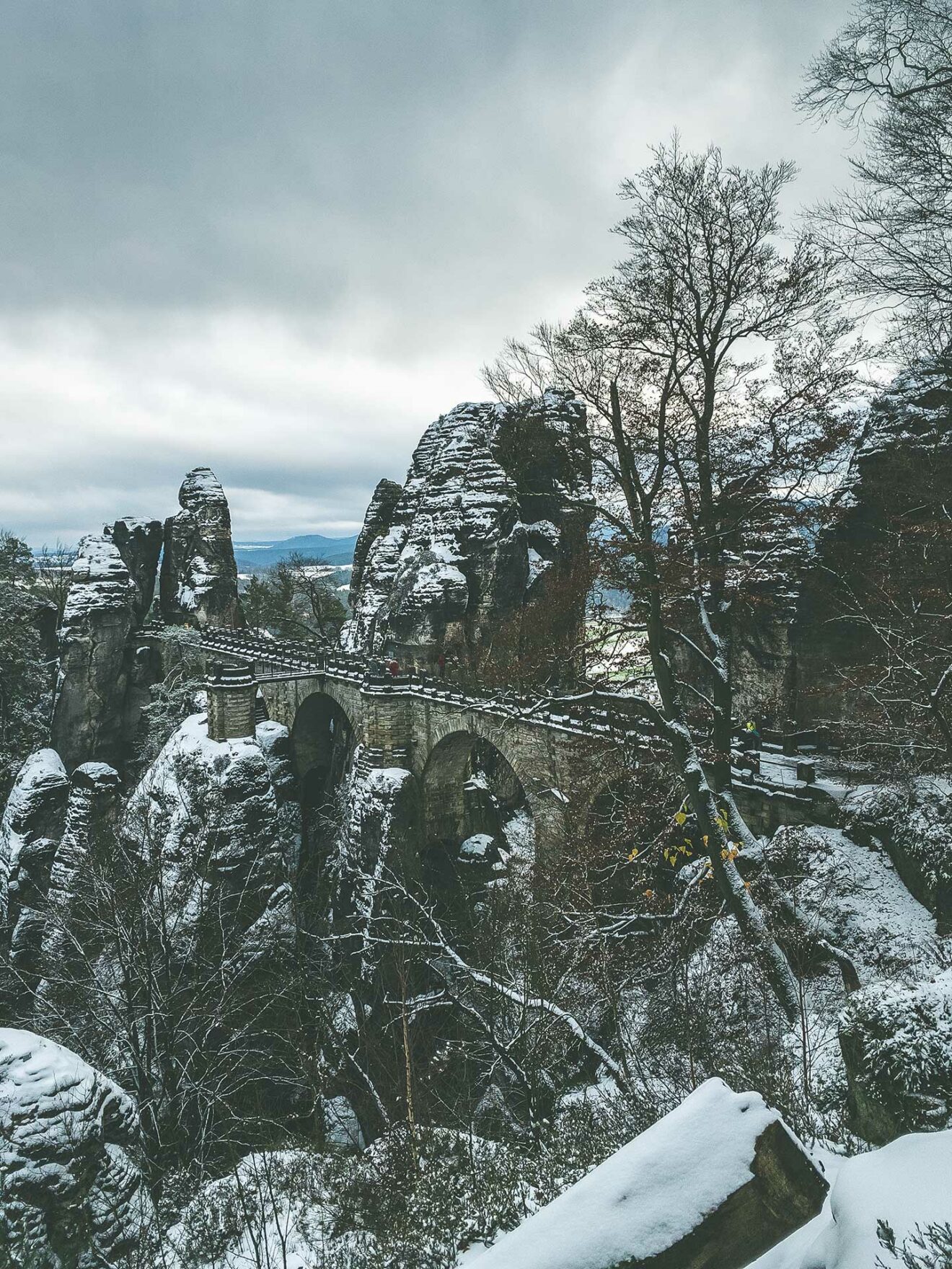 Im Winter auf der Basteibrücke – theBackpacker.de .de